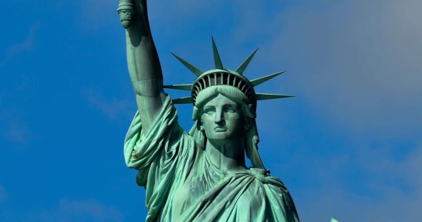 自由の女神の高さは？誰が建てた？【意味、歴史について｜世界遺産】 - 工事写真アプリ「ミライ工事」工事写真アプリ「ミライ工事」